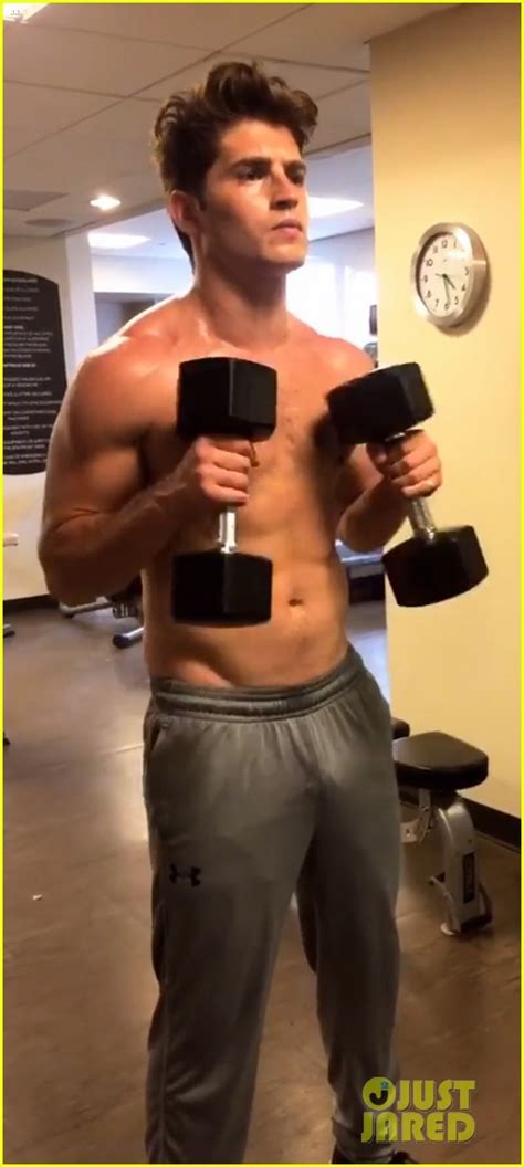 Gregg Sulkin Flaunts Toned Abs During Shirtless Workout Photo 3915879