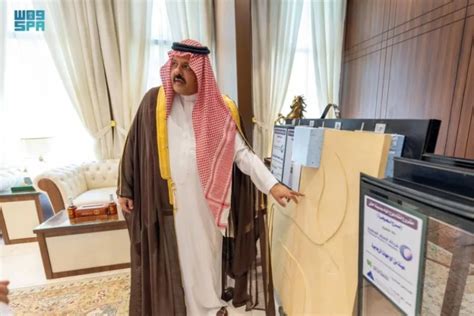 أمير حائل يطلع على سير العمل في مشروع برج الجوهرة جريدة المدينة