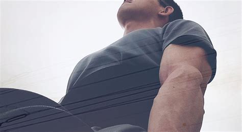 女生喜欢男人的胸肌，手臂，还是腹肌 知乎