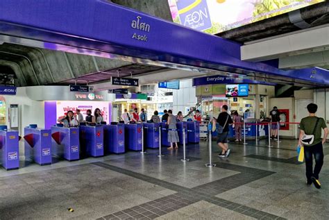 Khlong Toei Asok Bts Station Exit 3 Foto And Bild World Bahnhof