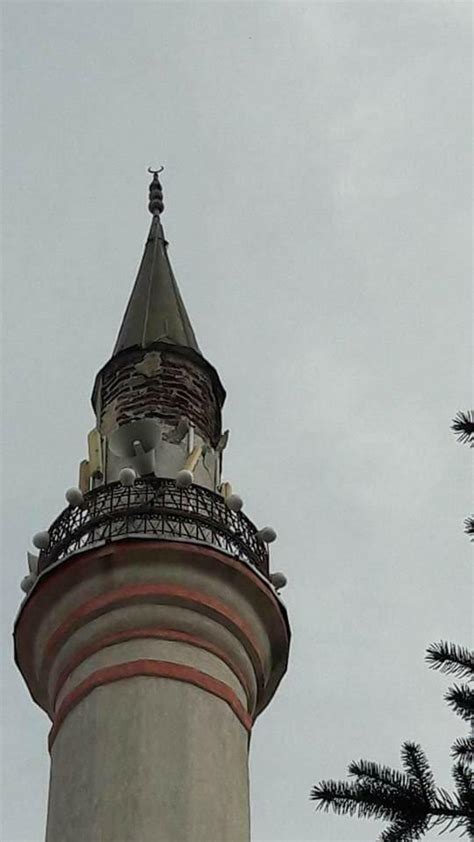 Erërat E Forta Dëmtojnë Minaren E Xhamisë Në Pejë Foto