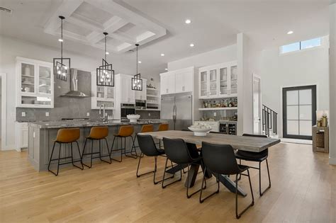 8 Key Habits Of Highly Successful Real Estate Agents