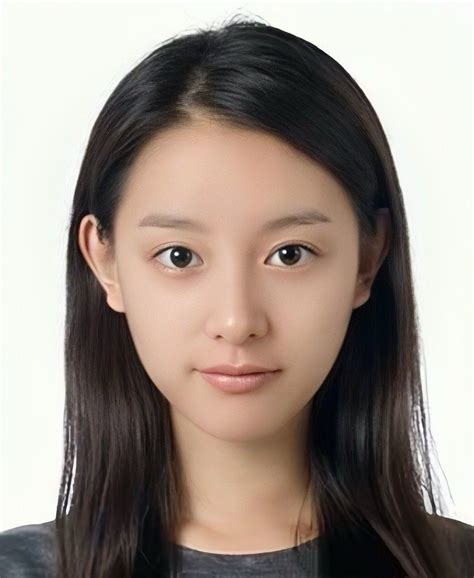 배우 김지원 20살 때 증명사진