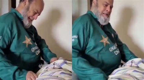 Pakistani Uncle Expressed His Sorrow Of Defeat With A Song Video Goes Viral Video रुला दिया न