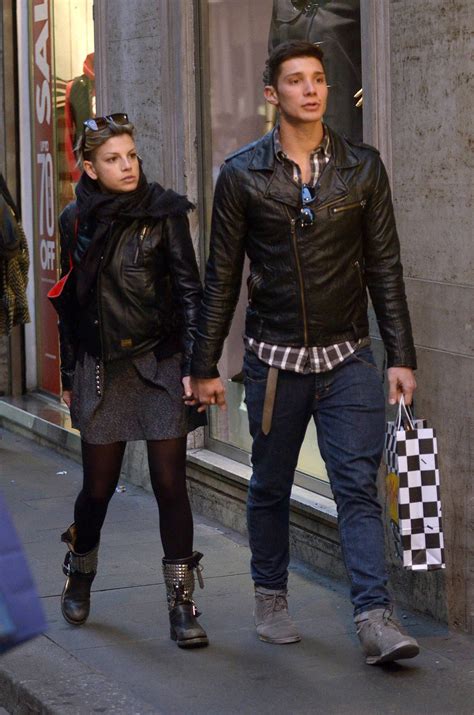 Stefano De Martino Emma E Quellinsopportabile Insistenza Del Pubblico