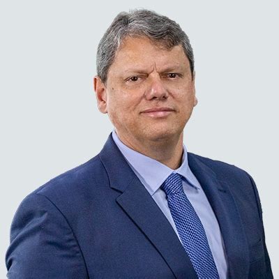 Governador entrega casas populares em quatro cidades da região