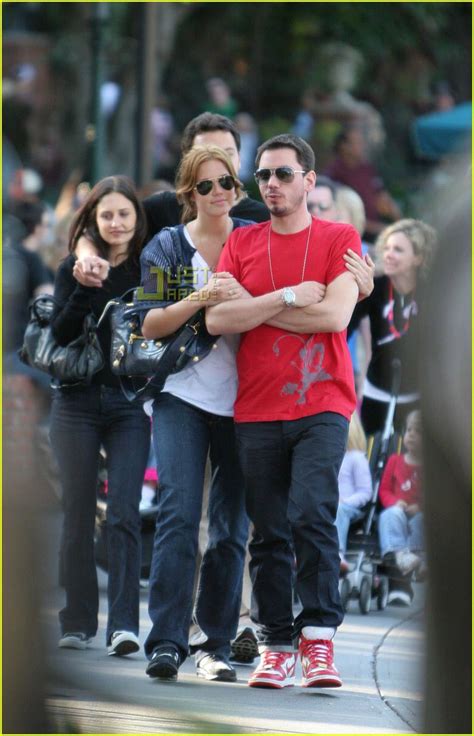 Mandy Moore And Dj Am Hold Hands Photo 2418270 Mandy Moore Photos