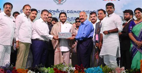 అదానీ డేటా సెంటర్ భోగాపురం అంతర్జాతీయ విమానాశ్రయానికి సీఎం జగన్