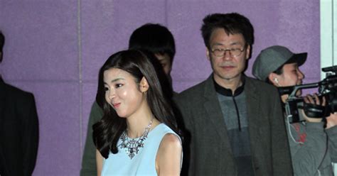 [포토엔]김규리 속살 노출모두가 놀란 난감한 의상