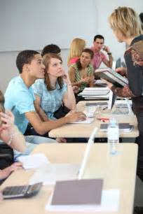 Schüler Und Lehrer In Klasse Stock Bild Colourbox