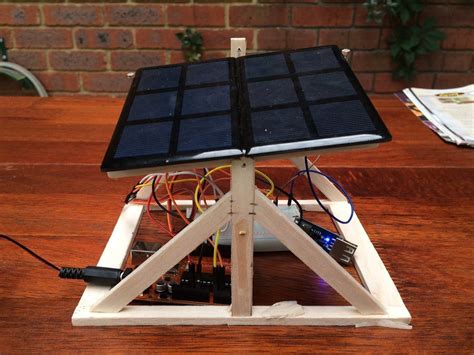 Cool Stuff Solar Panel Sun Tracker Phone Charger By Fielding Solar
