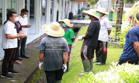 Yuk Intip Seberapa Besar Gaji Tukang Kebun di Berbagai Daerah - BlitarKota