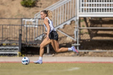 Angel City Football Club Signs Defender Of The Year Nominee Sarah