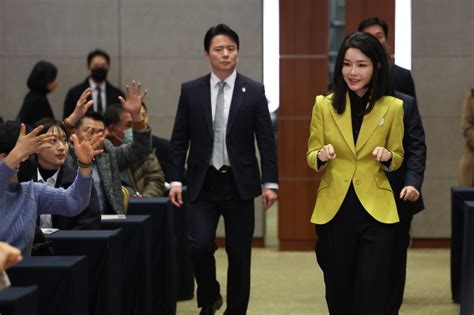 김건희 여사 농인의 손은 서로를 잇는 목소리제가 손 잡아드릴 것 파이낸셜뉴스