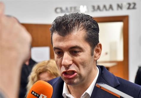 МРЕЖАТА ГЪРМИ Уникално ВИДЕО с Кирил Петков Кога се напукаш с пици с