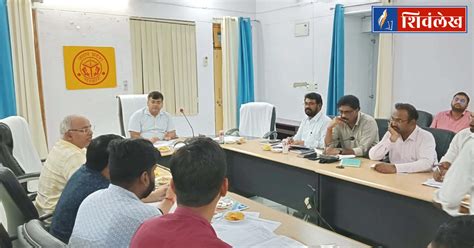 जिलाधिकारी ने समाधान दिवस में शिकायतों के त्वरित निस्तारण के दिए सख्त निर्देश