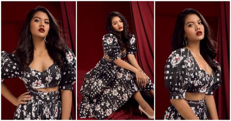 မေမေရဲ့ အင်္ကျီလေးနဲ့ ဖက်ရှင်ကျကျလေးမိမိုက်ကာ အထာကျကျပိုစ့်တွေပေးရင်းလန်းနေတဲ့ သမီးလေးရဲ့ပုံလေးတ