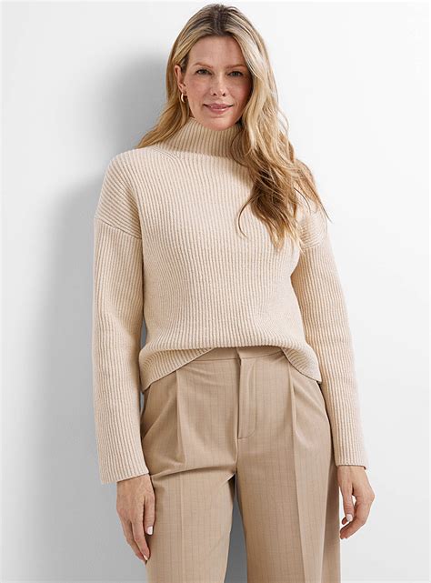 Womens Sweaters Over 700 Styles Simons Canada