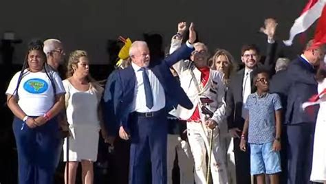 Professor De Curitiba Foi Um Dos Escolhidos A Passar Faixa A Lula