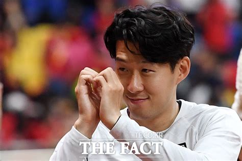 손흥민 패배에도 빛난 주장의 품격 Tf사진관 포토 기사 더팩트