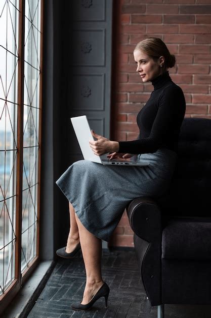 Free Photo Side View Woman With Laptop