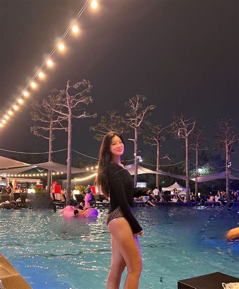 게시자 Rimeejeong 리미 Rimee 요즘 만나는 지인들마다 저 얼굴라인 갸름해졌다구 하더라구요 ️ 몇일전에