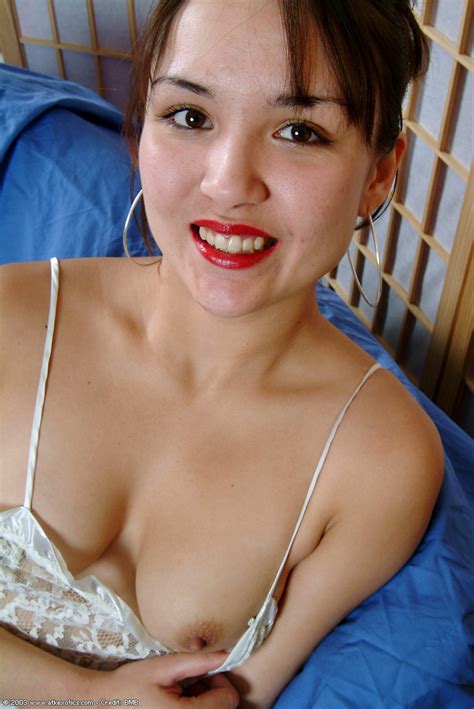 Asian First Timer Sandy Removing Lace Lingerie Before Stretching Labia