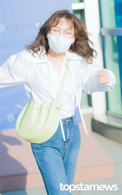 Hd포토 레드벨벳red Velvet 웬디 이렇게 귀여운 연예인 처음 보는 듯 웬디의 영스트리트 출근길 네이트 연예