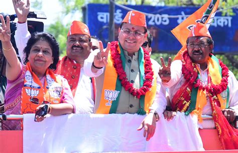 मुख्यमंत्री धामी ने दिल्ली में पूर्वी दिल्ली संसदीय क्षेत्र में नामांकन