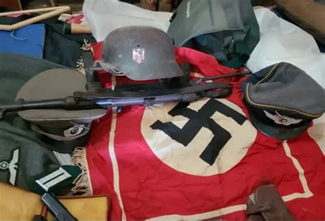 ארגנטינה רובים עם סמל נאצי ופסלים בדמות היטלר התגלו בבית