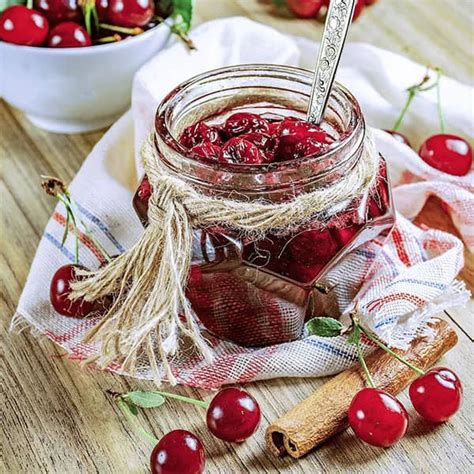 طرز تهیه مربا آلبالو مجلسی با رنگ و طعمی بی نظیر