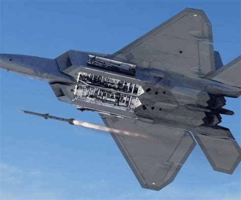Rekordowy Strzał Myśliwca F 22 Raptor Rakietą Aim 120d Amraam Wyścig