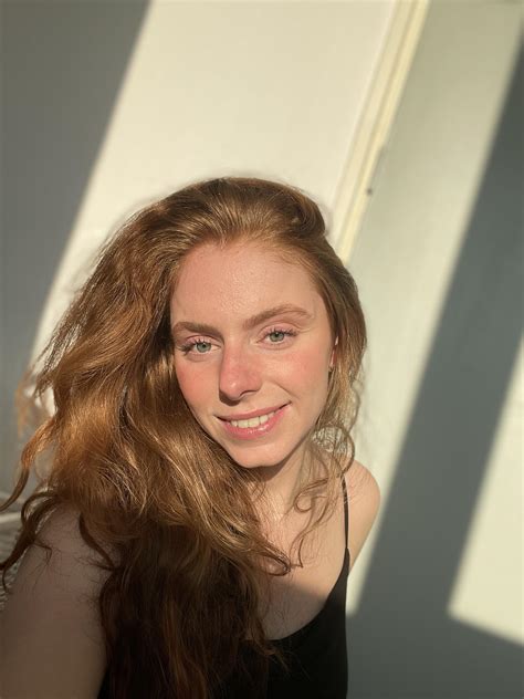 Am I hot? F23 : r/AmIHotSFW