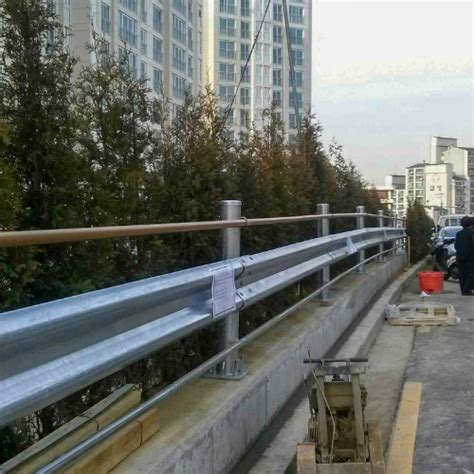 가드레일 시공 거성산업