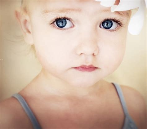 Фото Девочка с большими синими глазами