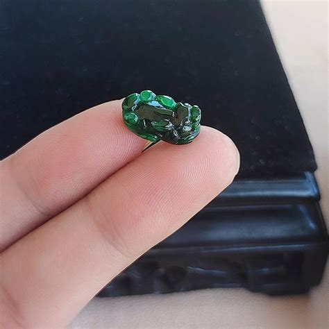 翠缘斋玉石天然缅甸a货翡翠貔貅吊坠老坑冰糯种辣绿色小皮丘玉坠翠缘斋翡翠a货玉石精品批发店