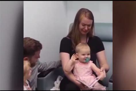 ببینید واکنش بسیار احساسی مادر جوان پس از بازگشت شنوایی کودک خردسالش خبرآنلاین