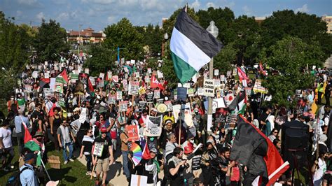 Dnc Chicago Protests Fence Breach Near United Center Sparks Jan 6