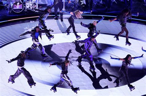 Ushers Super Bowl Halftime Show Photos