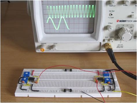 Circuit Design: How to make an amplitude modulated wave