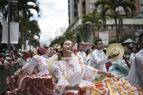 Prepárese Para El Desfile Municipal Y Departamental Del Folclor