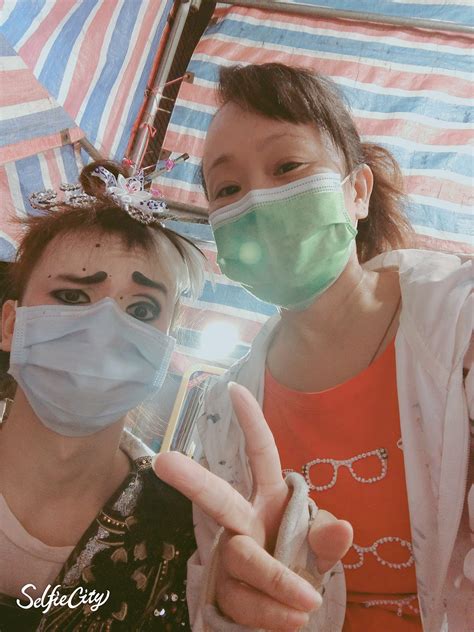 李靜兒沛沛 從新竹早戲回來 再趕去草屯探班 其實是想感謝大家幫忙 感恩辛苦您們了！ 準備躺~晚安♥