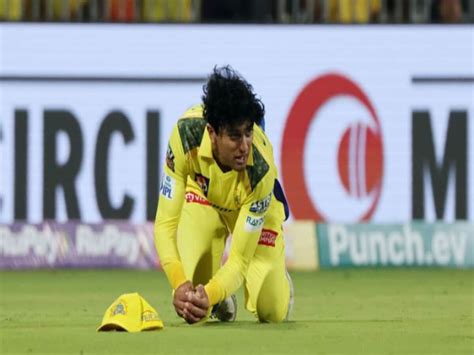 Ipl 2024 Rachin Ravindra Grabs Superman Like Diving Catch To Remove Faf
