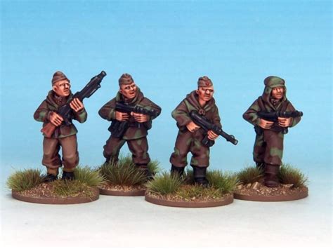 Sww419 Soviets Scouts With German Weapons