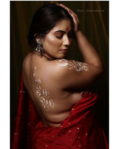 Saree Should Be Worn Without Blouse Ii Rblouselesssaree