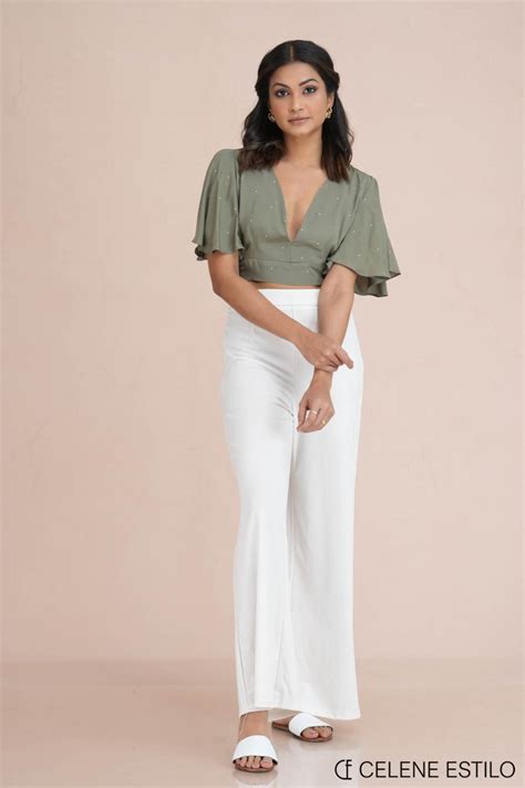 Flutter Sleeve Low Cut Crop Top Celene Estilo