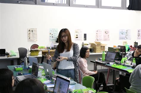 台大創新設計學院 【實作中心arduino控制板工作坊】 本次工作坊透過專為初學者設計的grove