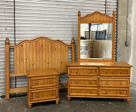 Knotty Pine 3 Piece Bedroom Set Queen Size Auctionology Llc