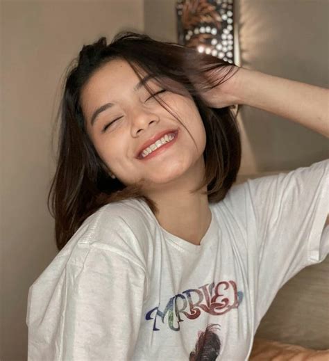 Pin oleh 𓏲 ᵏᵒᵒ ˢ chca Ꮺ di ᵏᵒᵒ ˢ girl Ꮺ Gambar Artis