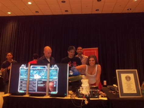 AMD Bulldozer Zambezi FX Live Demonstration With Liquid Nitrogen